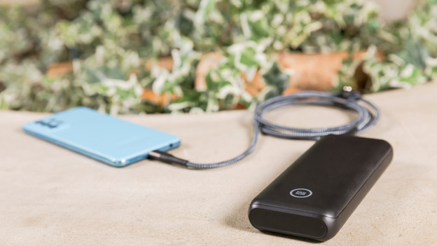 How do you choose a good power bank for traveling? - Coolblue ...