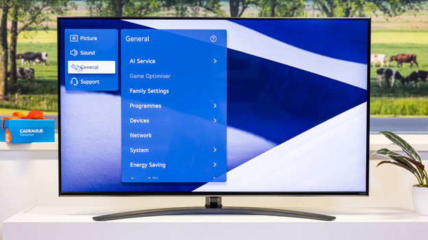 How do I connect my LG TV to the internet? - Coolblue - anything for a ...