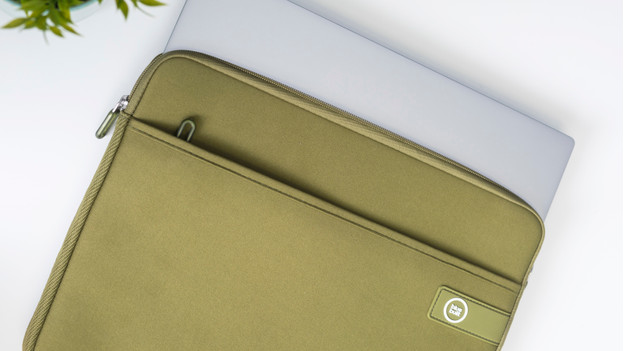 Choose the right laptop cover in 3 steps - Coolblue - anything for a smile