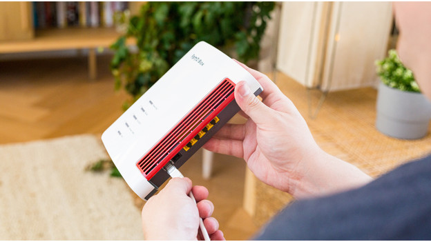 Hoe sluit je een router aan? - Coolblue - alles voor een glimlach