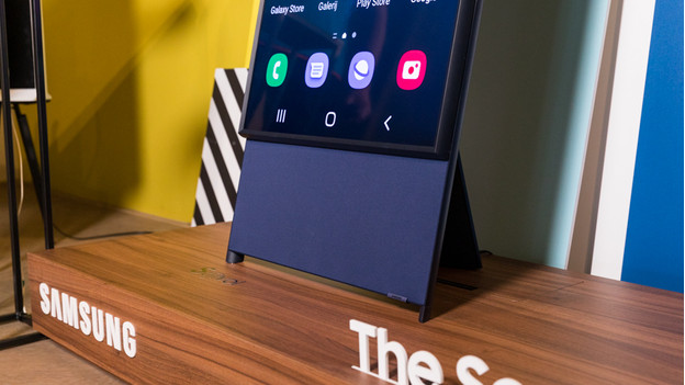 Expert review Samsung The Sero - Coolblue - anything for a smile
