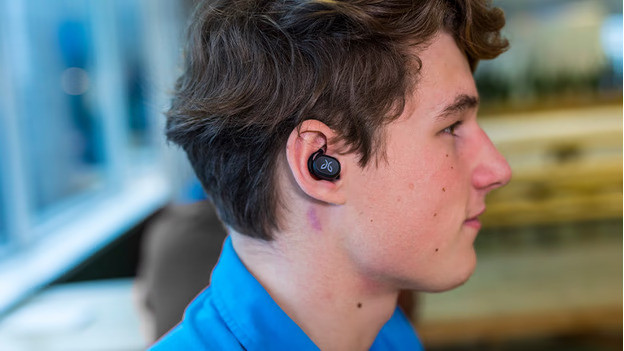 How do you choose the best running earbuds? - Coolblue - anything for a ...