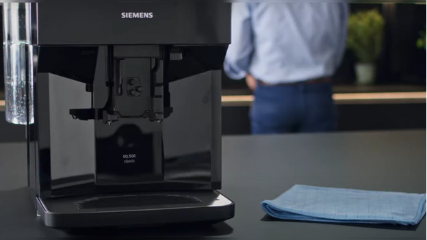 How do you clean the milk system of your Siemens EQ.500? - Coolblue ...