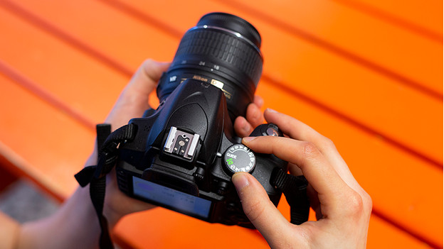 How do I use the assist function on my Nikon SLR camera? - Coolblue ...