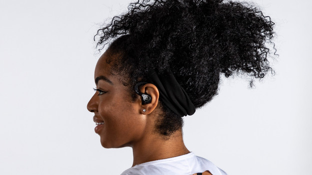 How do you put in your earbuds? - Coolblue - anything for a smile