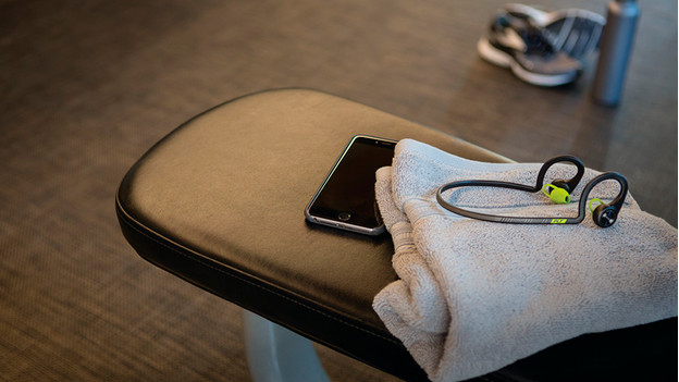 Expert review of the Plantronics BackBeat Fit - Coolblue - anything for ...