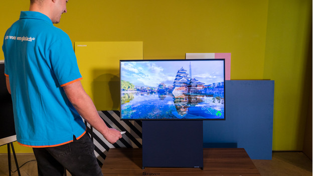 Expert review Samsung The Sero - Coolblue - anything for a smile