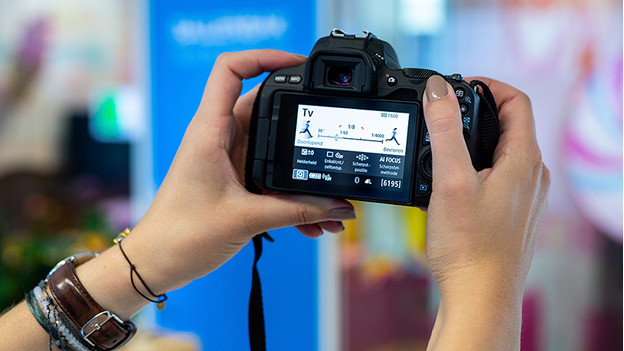 How do I set the ISO value on my SLR camera? - Coolblue - anything for ...