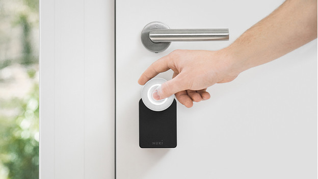 In what ways can you open a smart doorlock? - Coolblue - anything for a ...