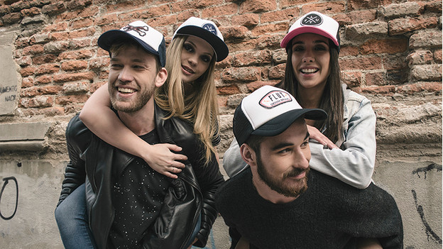 How do I take a good group photo? - Coolblue - anything for a smile