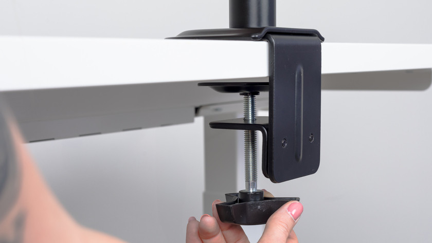 How do you install your BlueBuilt Monitor Arm for 2 monitors ...