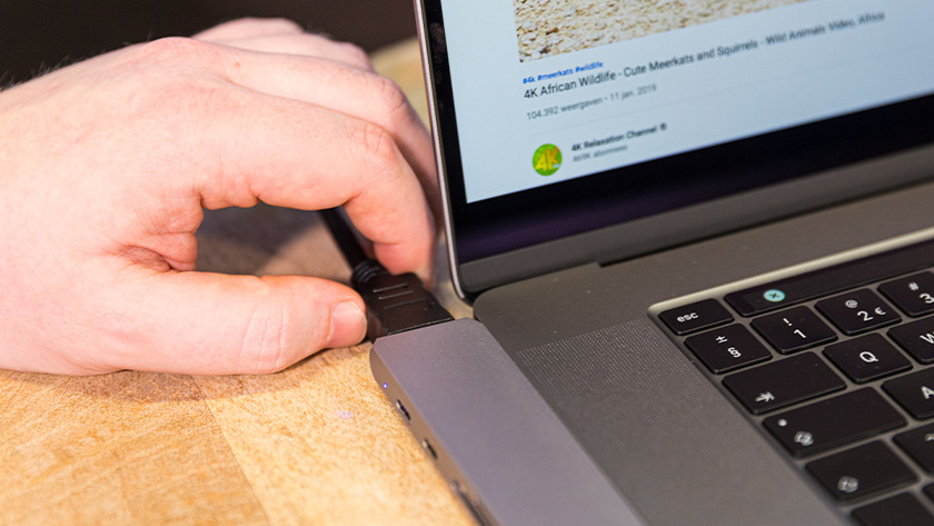 How do you connect a projector to your Apple MacBook? - Coolblue ...