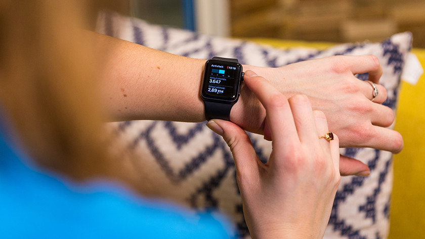 Compare the Apple Watch Series 5 to the Apple Watch Series 3 - Coolblue ...