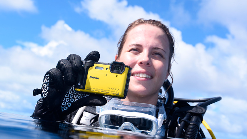 The best cameras for summer vacation - Coolblue - anything for a smile