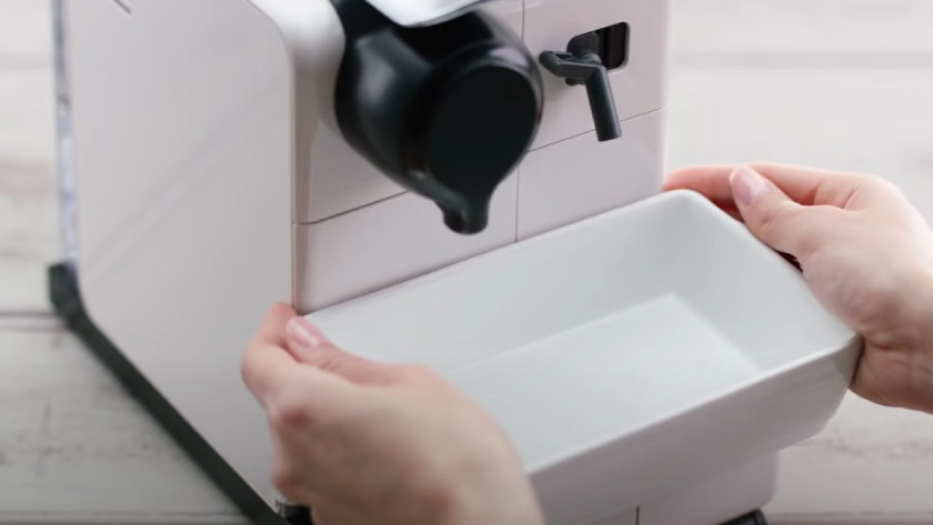 How do you descale your Nespresso Lattissima Touch? - Coolblue ...