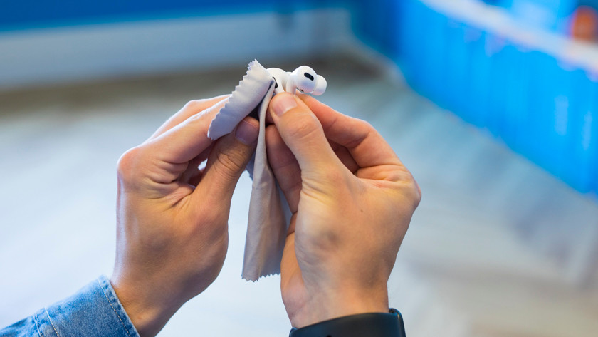 Hoe maak je AirPods schoon met de KeyBudz cleaning kit? - Coolblue ...