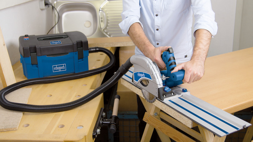 Hoe stel je een afkortzaag in? - Coolblue - alles voor een glimlach