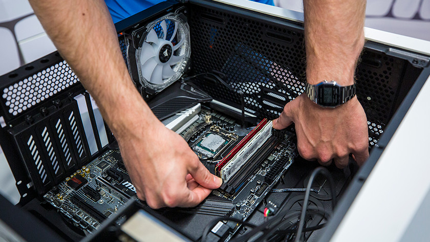 Hoe vervang je het RAM geheugen in een desktop? - Coolblue - alles voor ...