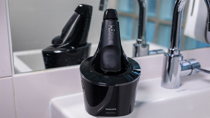 How do you maintain an electric shaver? - Coolblue - Before 23:59 ...