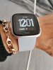 Fitbit Versa Gray/Silver Aluminum - Coolblue - Voor 23.59u, morgen in huis