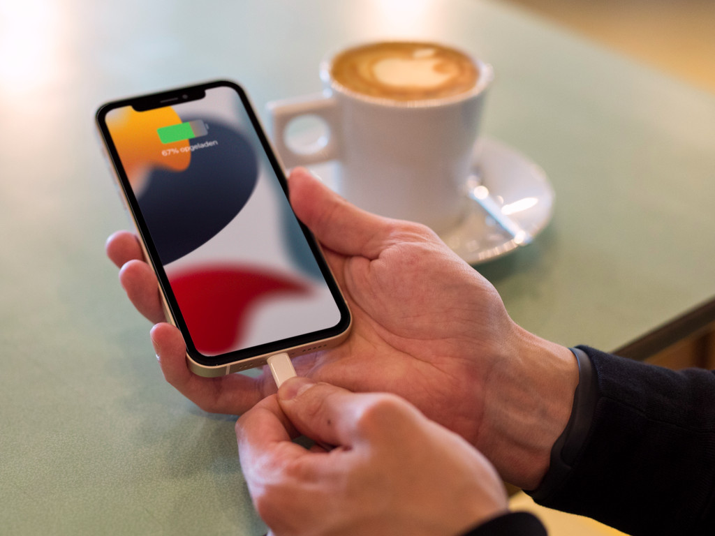 iPhone opladen - Coolblue - Voor 23.59u, morgen in huis